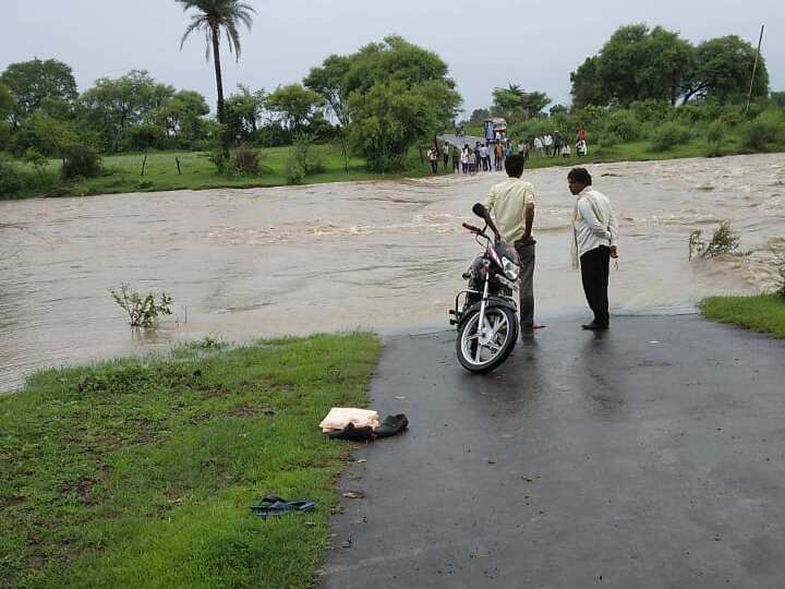 Pali में मौरखा सिंदरली सड़क मार्ग से गुजरने वाली नदी पर पुलिया का ...