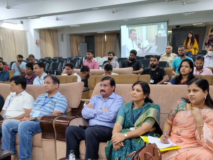 Udaipur सुखाड़िया विश्वविद्यालय में औपचारिकता बना छात्र संवाद कार्यक्रम ...